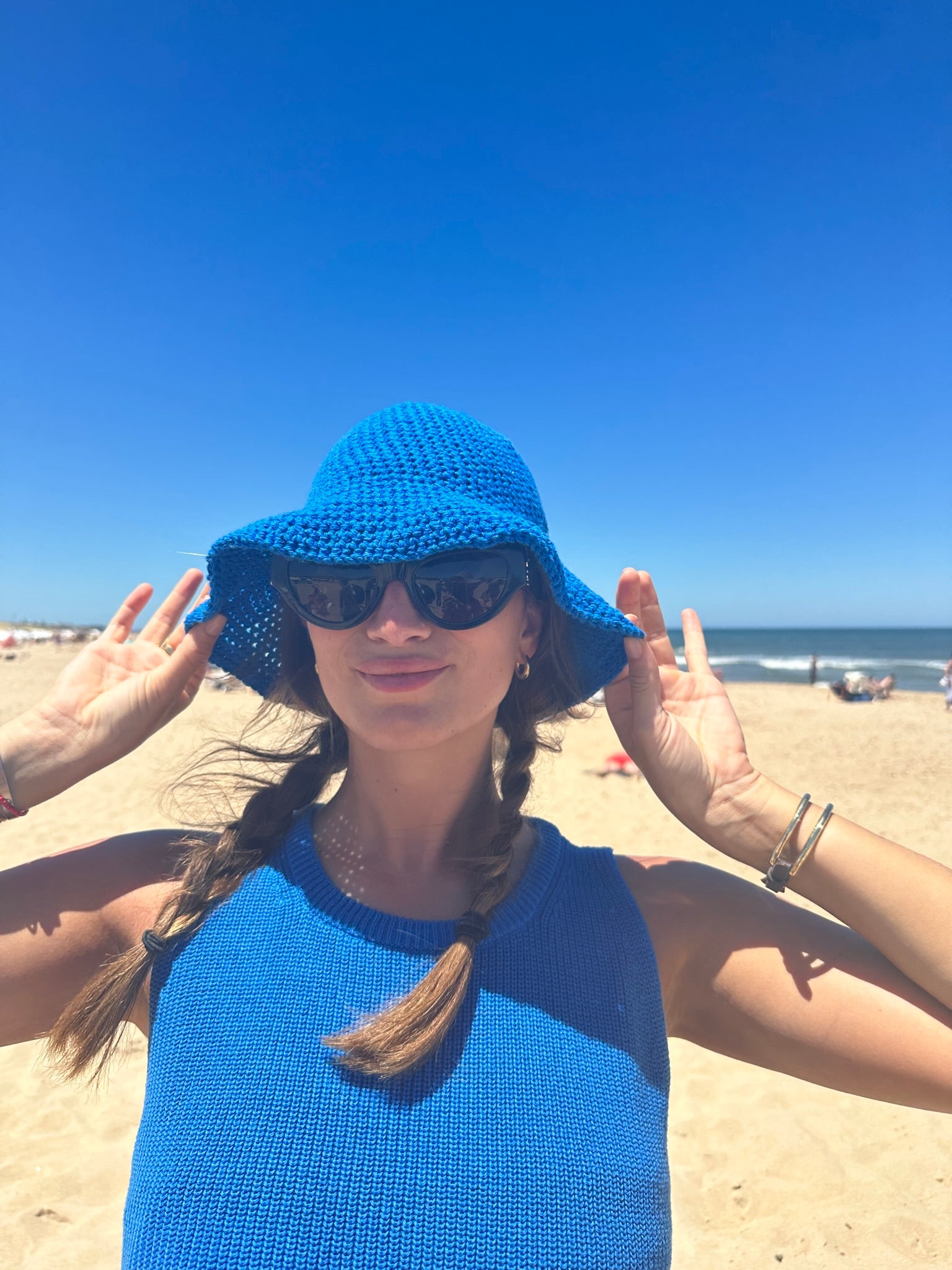 Hats & Gloves – Alma Lobo